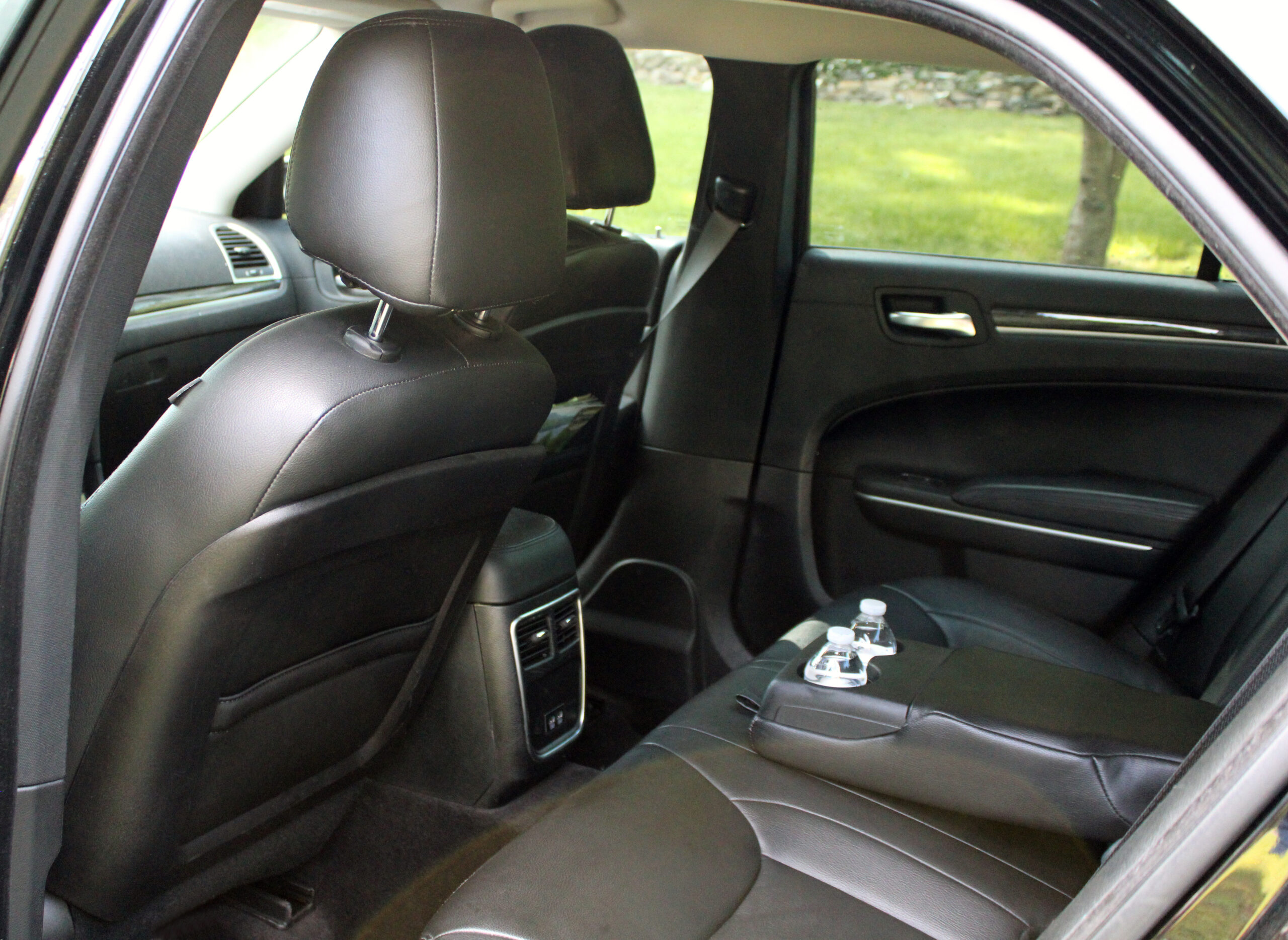 Chrysler 300 – Luxury Sedan – Interior - Fredericksburg Airport ...